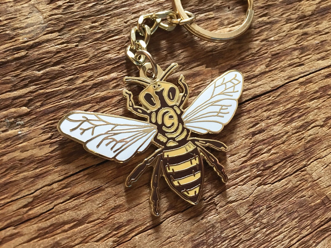 Honey Bee Enamel Keychain Bee Keychain Outdoors Keychain - Etsy