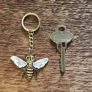 Honey Bee Enamel Keychain, Bee Keychain, Outdoors Keychain, Single Hard ...