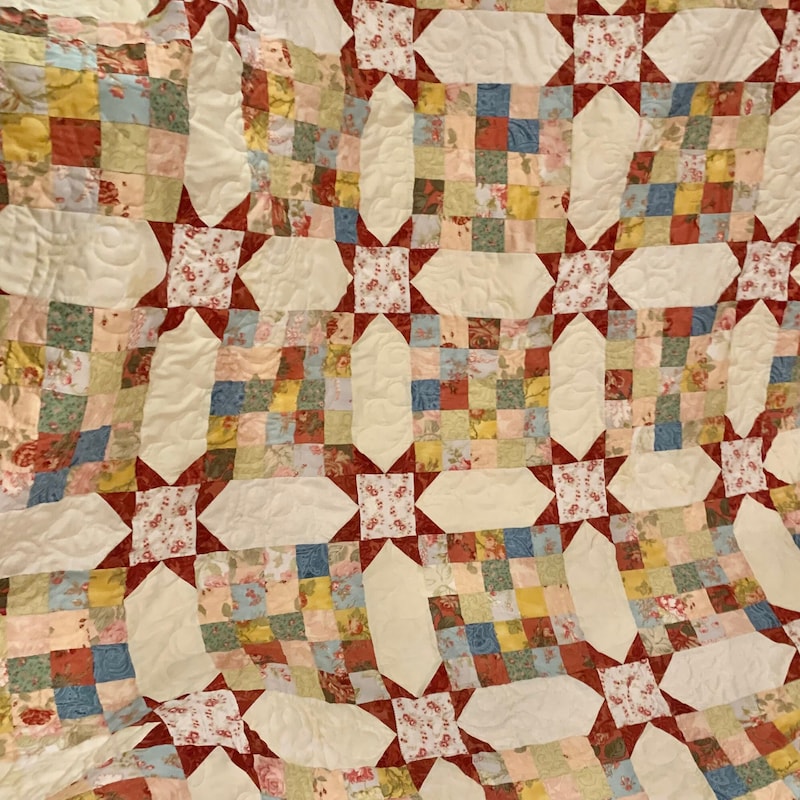 Traditional Quilt - Etsy
