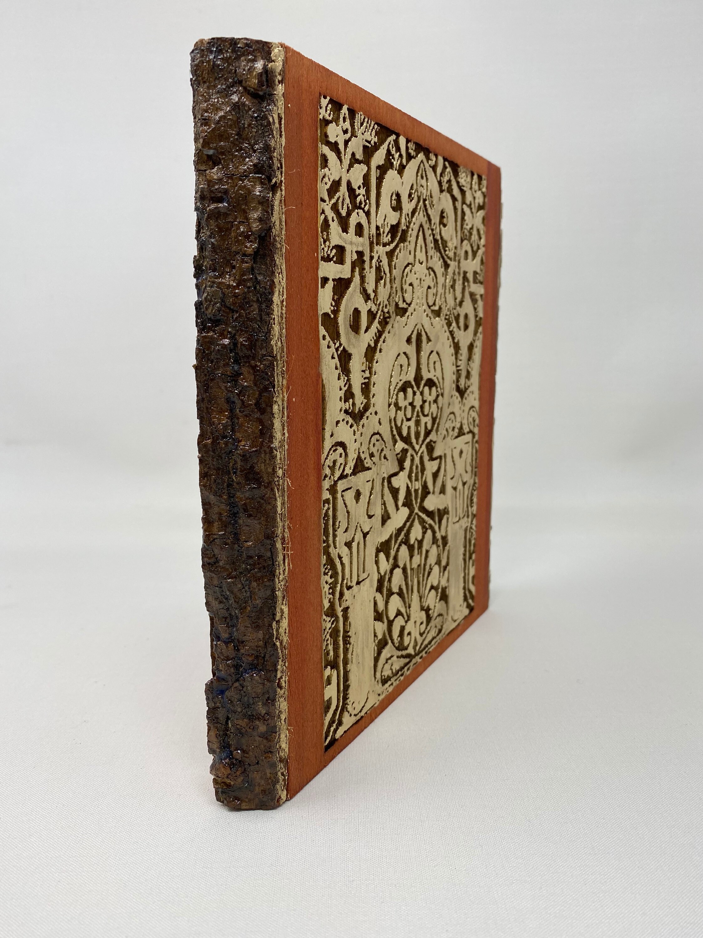 The Arabesque Wooden Wall Hanging With Engraved Medieval Nasrid ...