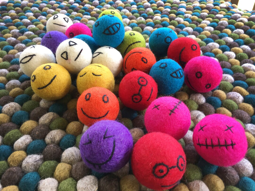 24 Felt Emoji Balls for Cats, Dogs, Kids, Parents, Teachers, Clinicians ...