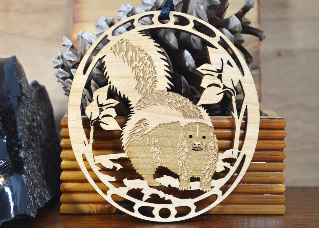 Wooden Skunk Ornament Wood-cut Skunk Decoration Laser Cut White Striped ...