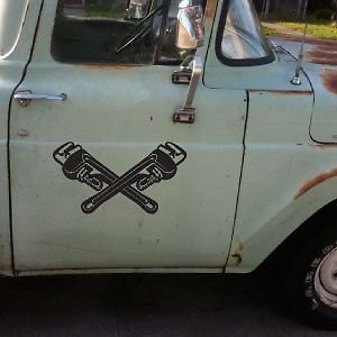 Crossed Pipe Wrench Vinyl Decal Lg © Laced up Decals Sku:crossed Pipe ...