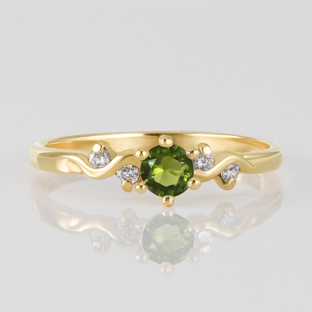 Peridot Ring – August Birthstone - Round Green Gemstone Prong Set ...