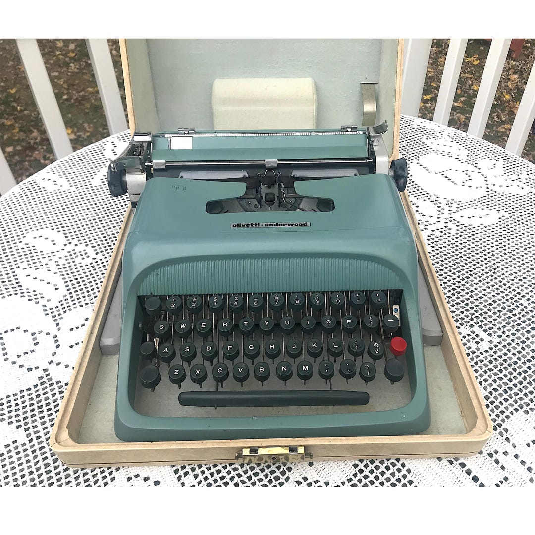 Olivetti Underwood Studio 44 Manual Typewriter Fine Clean Working ...