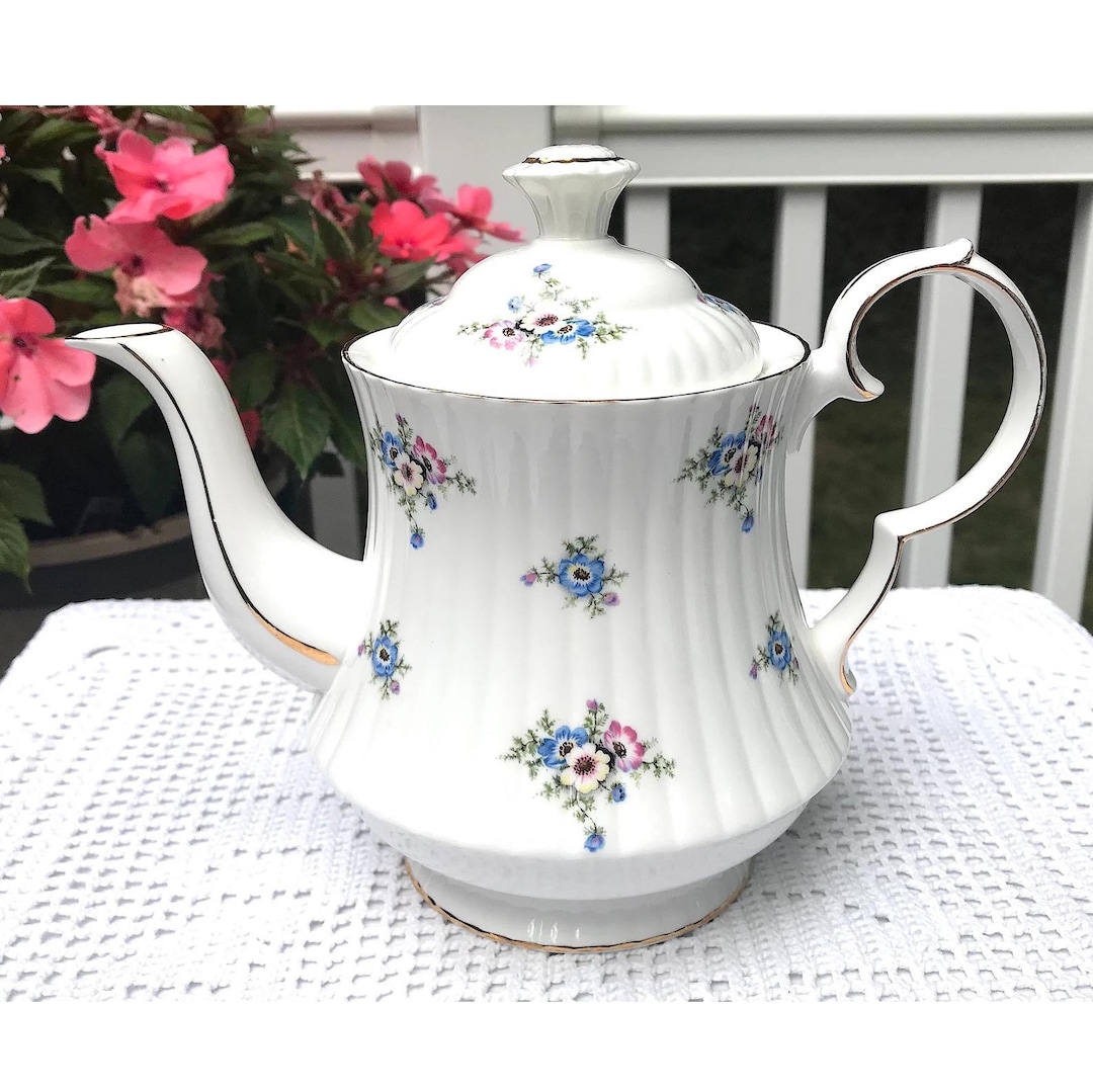 Royal Windsor Teapot D3124 White Pink Blue Flowers Ribbed Gold Trim ...