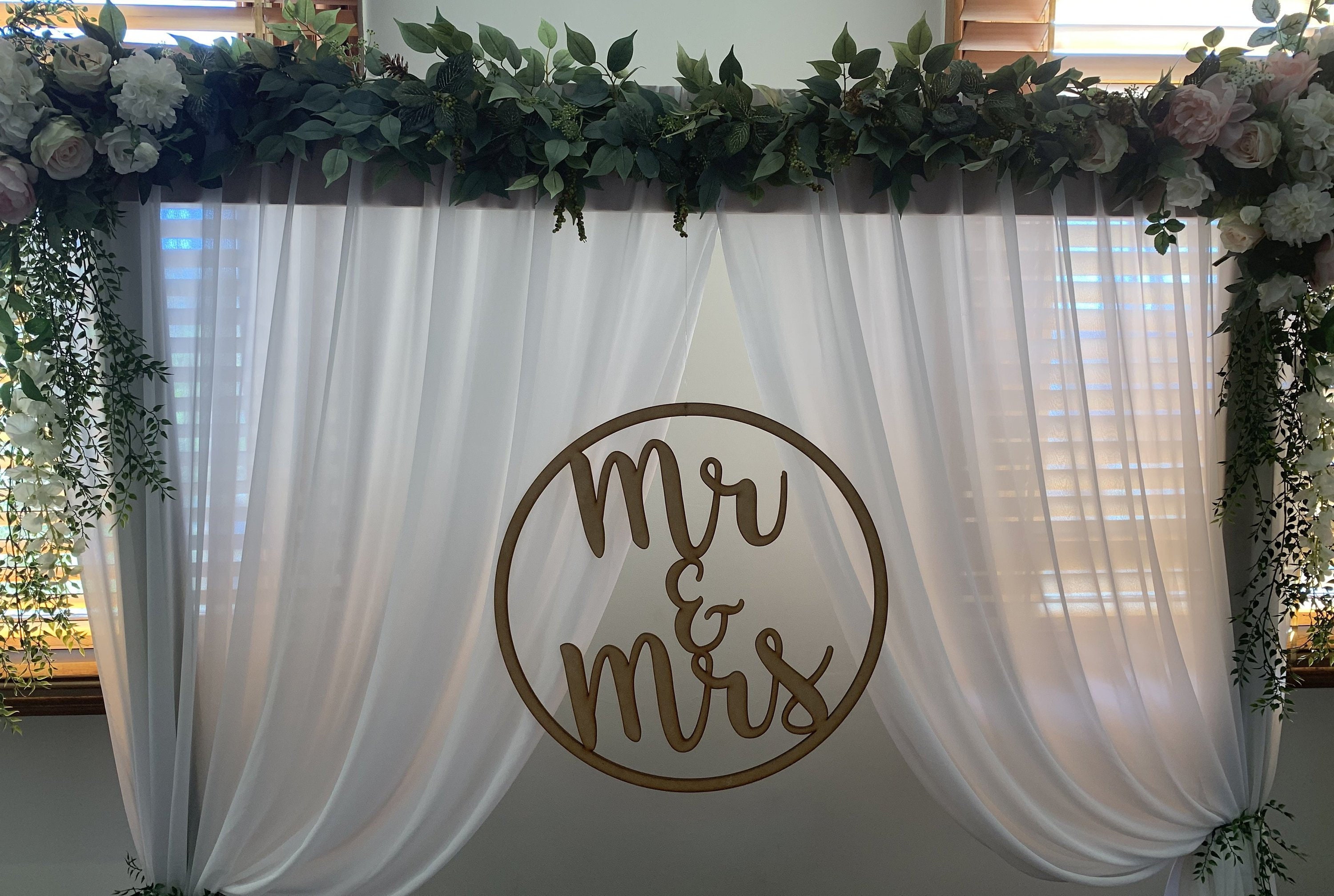 Mr & Mrs Hanging Hoop Signs / Wedding Signs/ Wall Flower/ | Etsy