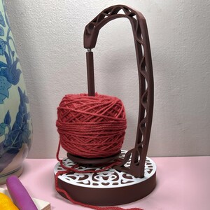 Magnetic Yarn Holder - Floating Pendulum Wool Keeper - Etsy