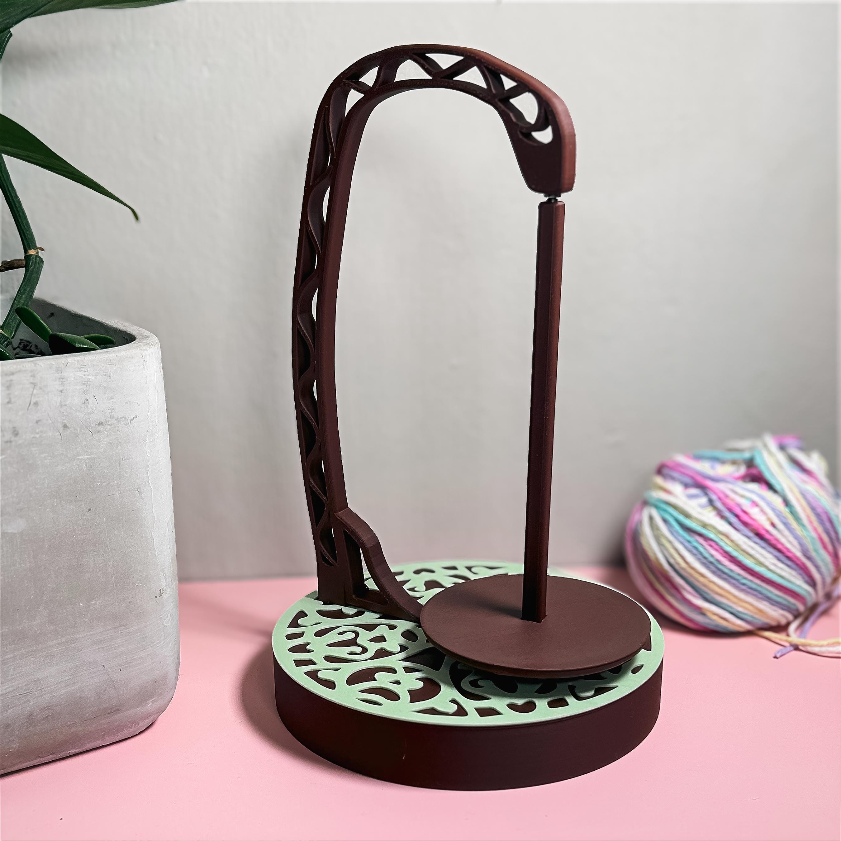 Magnetic Yarn Holder - Floating Pendulum Wool Keeper - Etsy