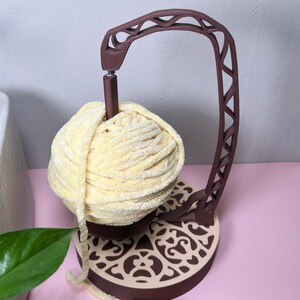 Magnetic Yarn Holder - Floating Pendulum Wool Keeper - Etsy