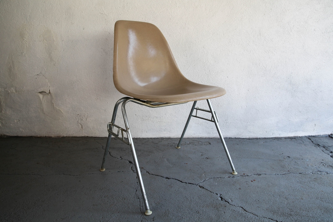Vintage 1970s Eames Fiberglass Shell Side Chair in Griege - Etsy