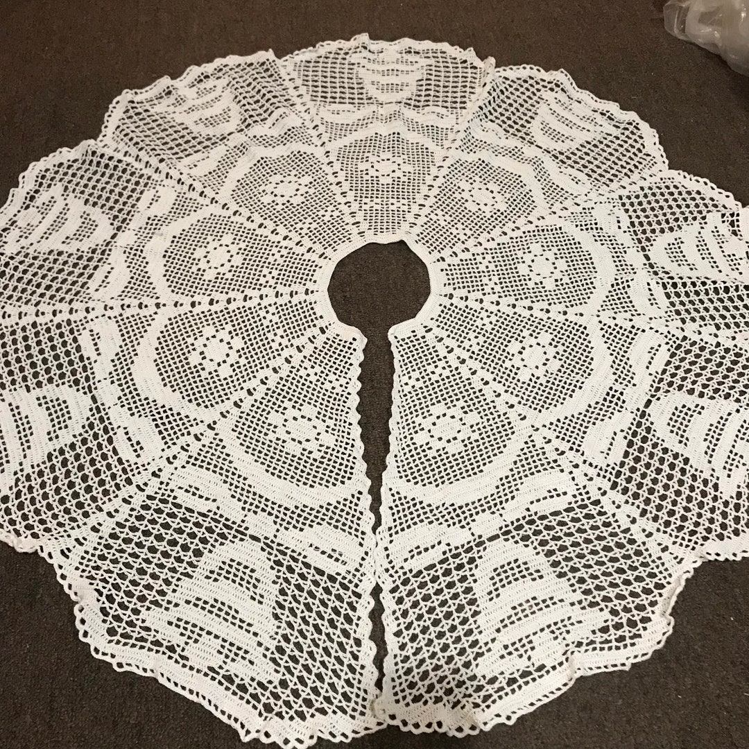 Handmade Filet Crochet Christmas Tree Skirt, Christmas Bells Tree Skirt ...