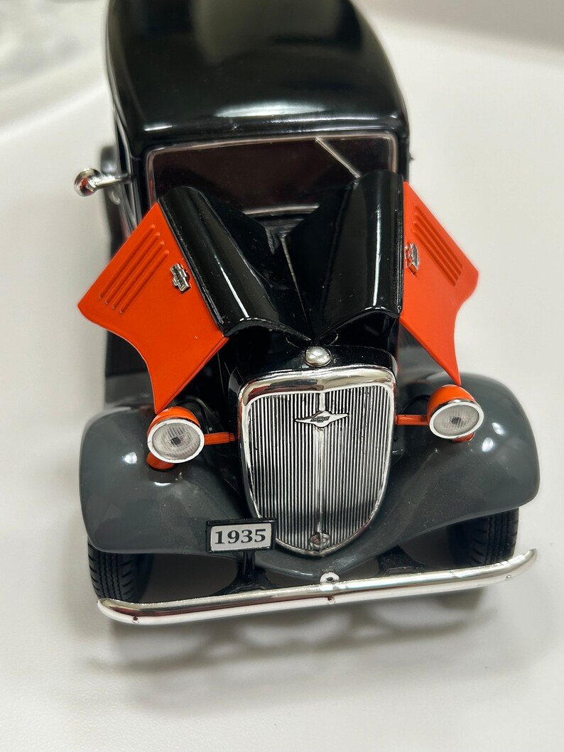 1935 Chevrolet 1 1/2 Ton Panel 1:24 Scale Diecast Pro Hardware Truck - Etsy