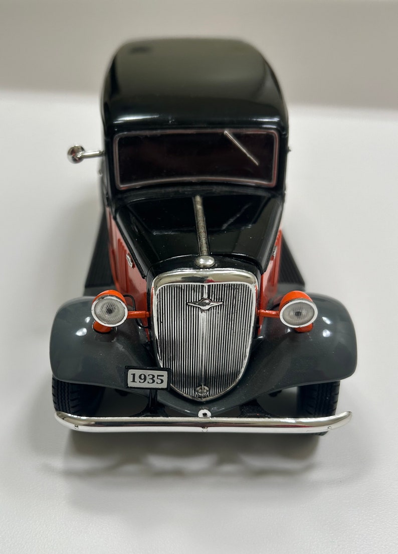 1935 Chevrolet 1 1/2 Ton Panel 1:24 Scale Diecast Pro Hardware Truck - Etsy