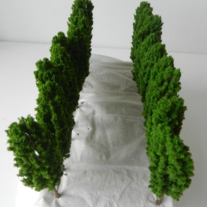 20 Slim Model Fir Trees 10 Cm Mid Green H4 Scenery for OO Scale Railway ...