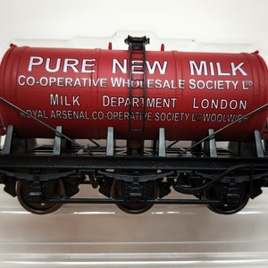 Milk Tanker Model Wagon OO Gauge Railcar Train Truck Dapol 1:76 Scale ...