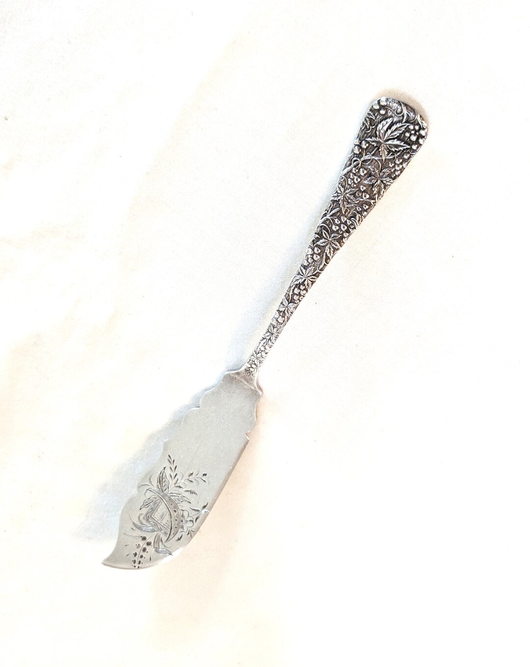 Sterling Butter Spreader, Bright Cut Blade, Embossed Handle, KD Mono, 7 ...