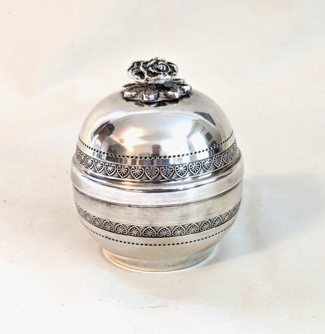 Round .900 Silver Trinket Box: Gilt Interior, Flower Finial, 2 7/8" H ...