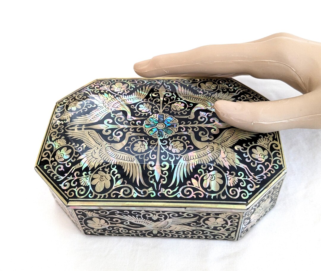 Korean "najeon-chilgi" Mother of Pearl & Abalone Lacquer Box - 5 1/4 X ...