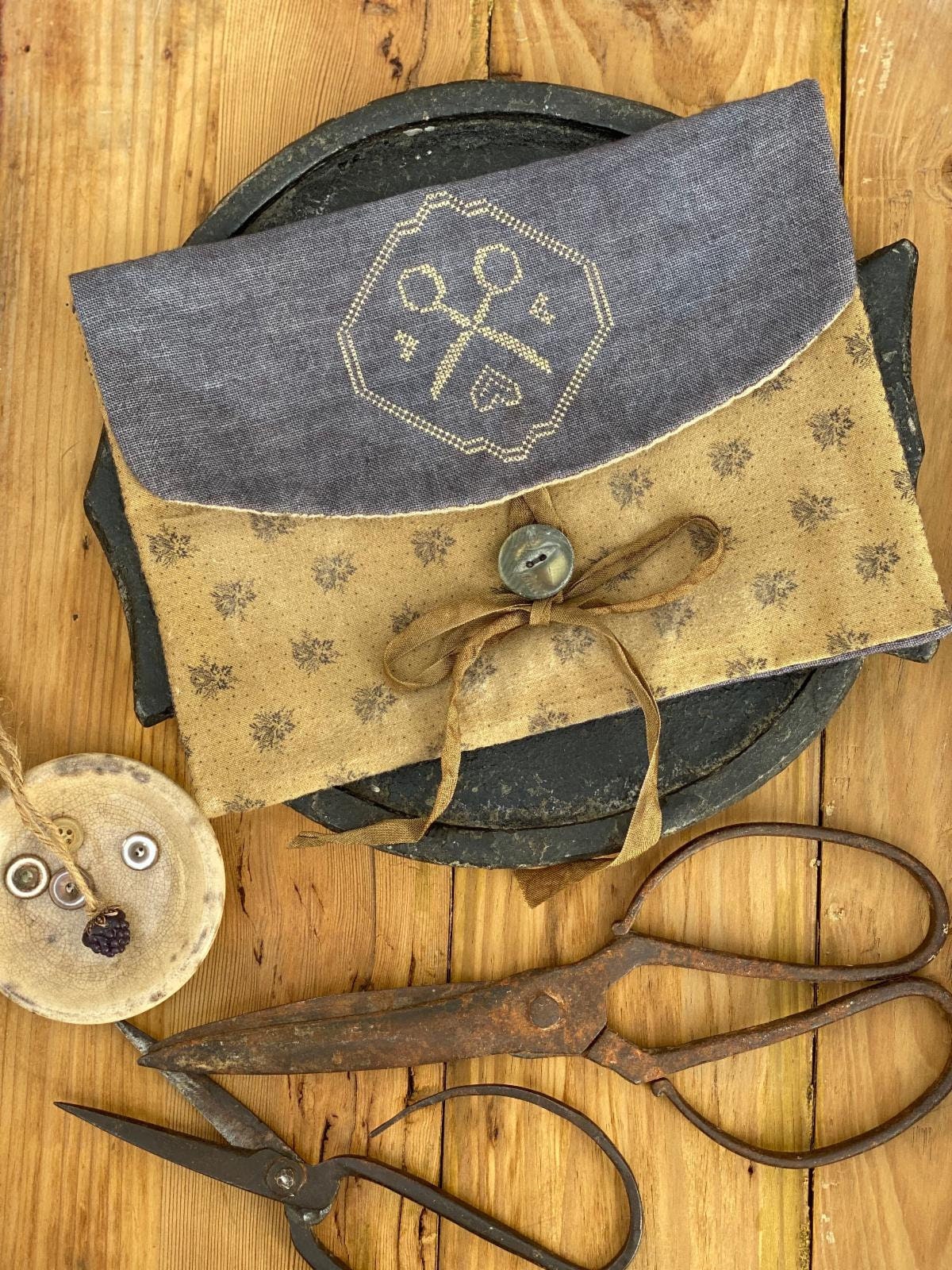 Stacy Nash Primitives Run With Scissors Sewing Pouch 2021 Cross Stitch ...