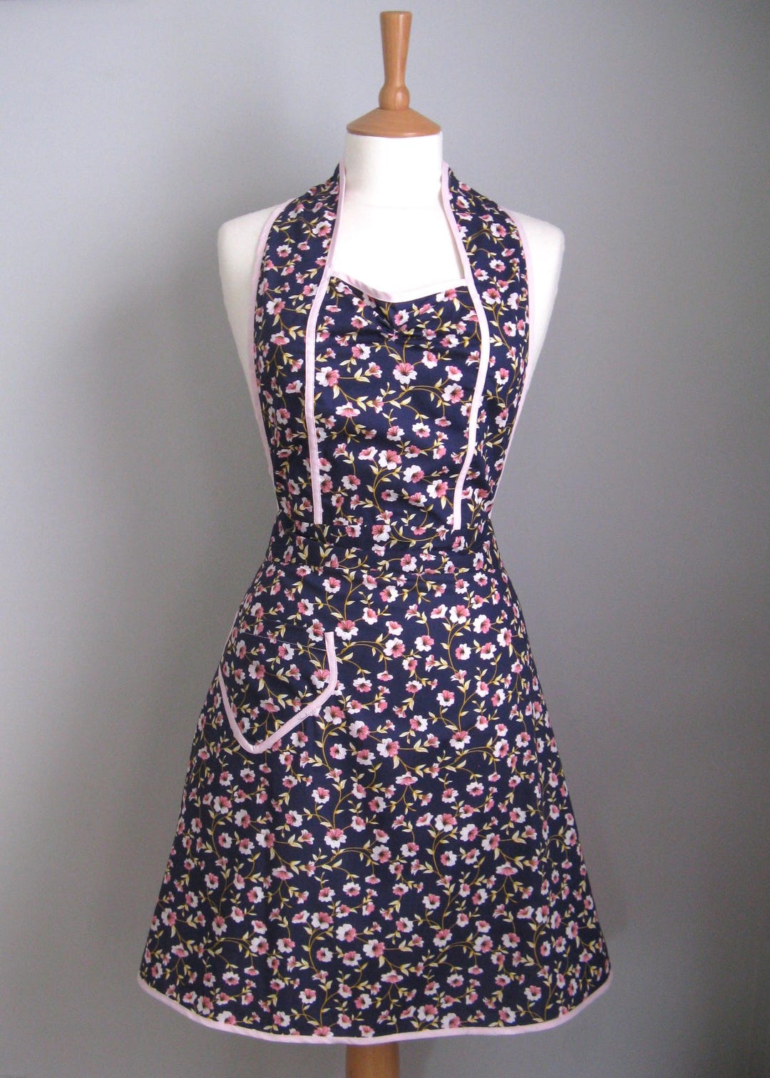 Pink Flowers Apron - 1940s Apron - Womens Apron - Retro Apron - Vintage ...