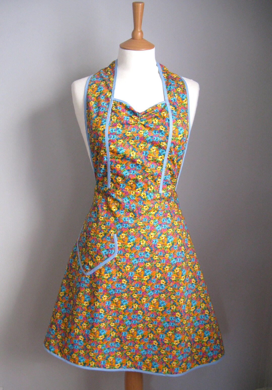 Bright Floral Apron - 1940s Apron - Womens Apron - Retro Apron ...