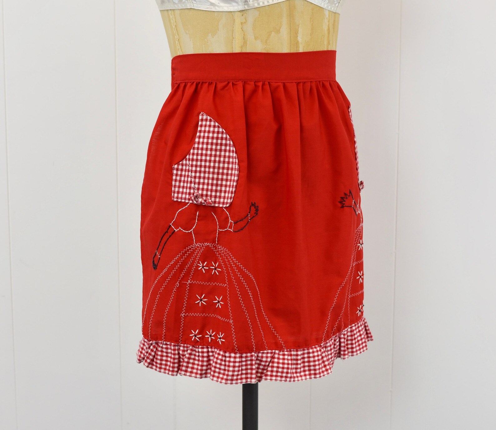 1950s Red White Gingham Plaid Southern Belle Novelty Print Cotton Mid ...