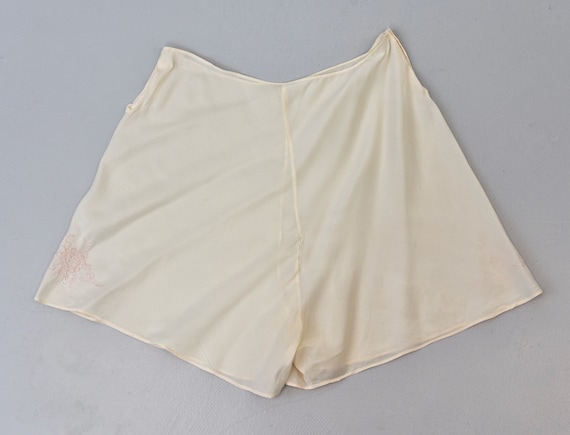 1940s Ivory Pink Floral Embroidered Tap Shorts Pants … - Gem