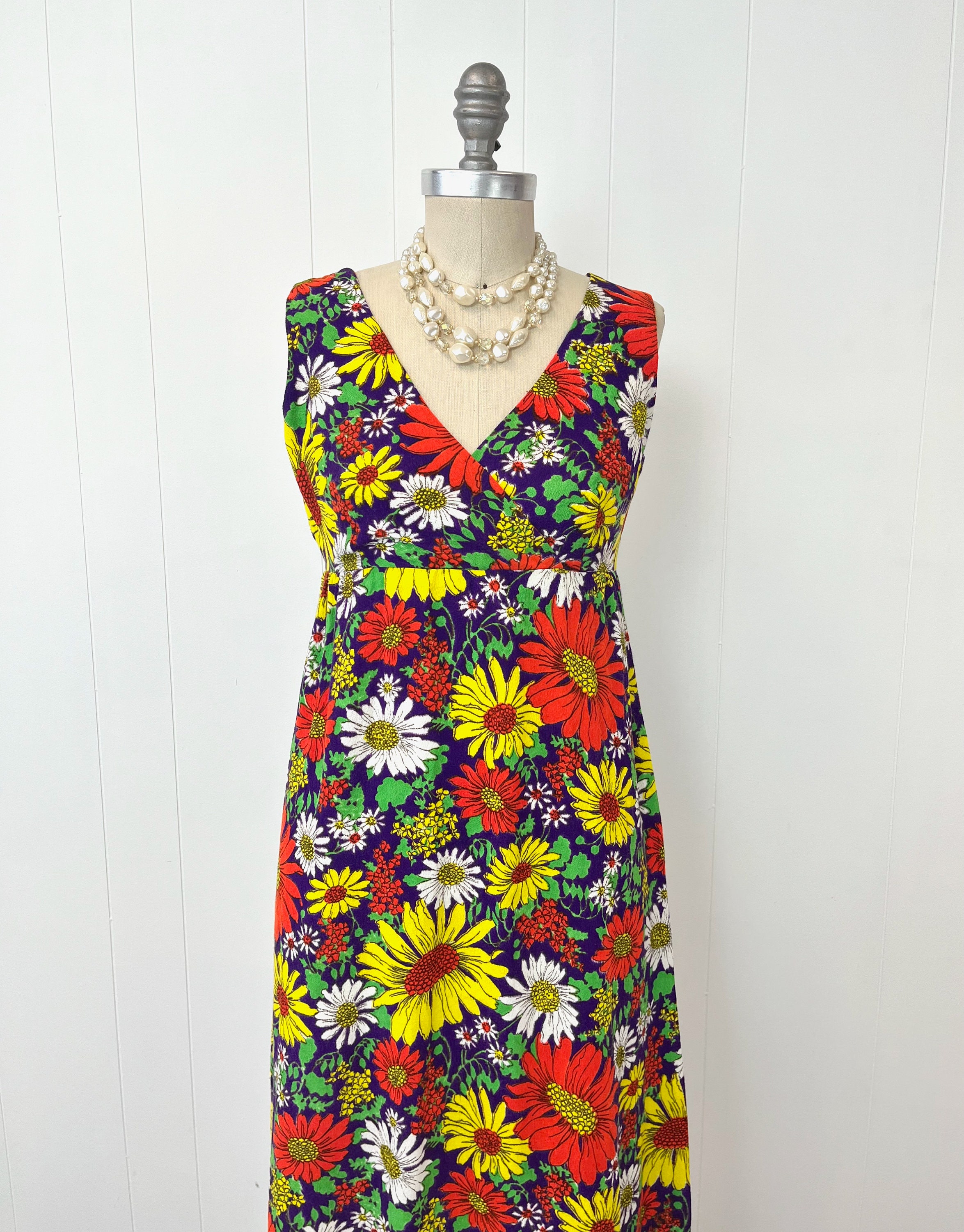 1960s/1970s Daisy Flower Power Floral Print Purple Boho Hippie Maxi ...