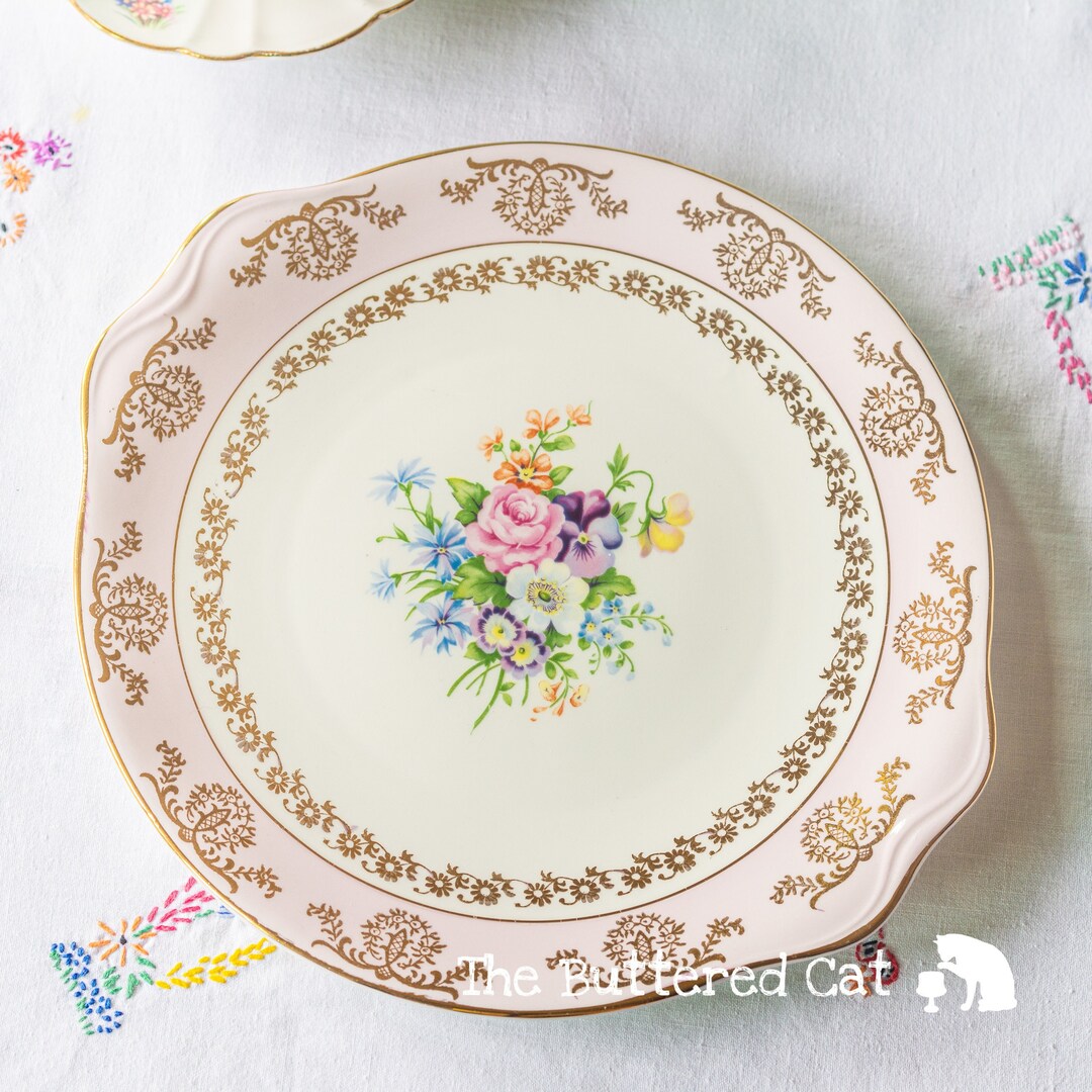 Pale Pink Vintage Cake Plate With a Very Pretty Floral Centre Focal - Etsy