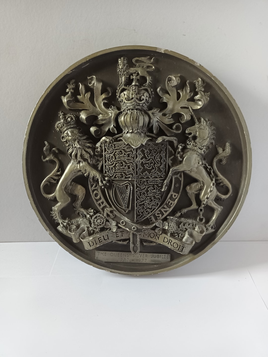 Queen Elizabeth II Silver Jubilee Wall Plaque - 1977 Royal Emblem - Etsy