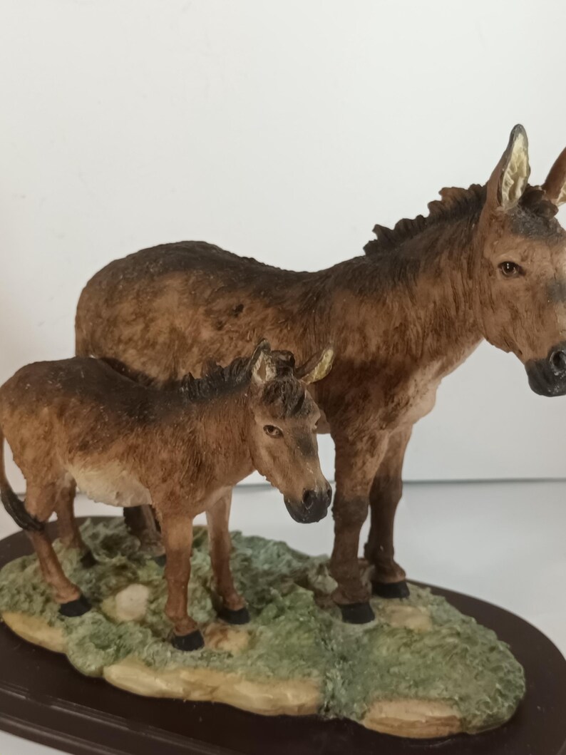 Figura de burro de la colección Leonardo, yegua y potro, cerámica mate ...
