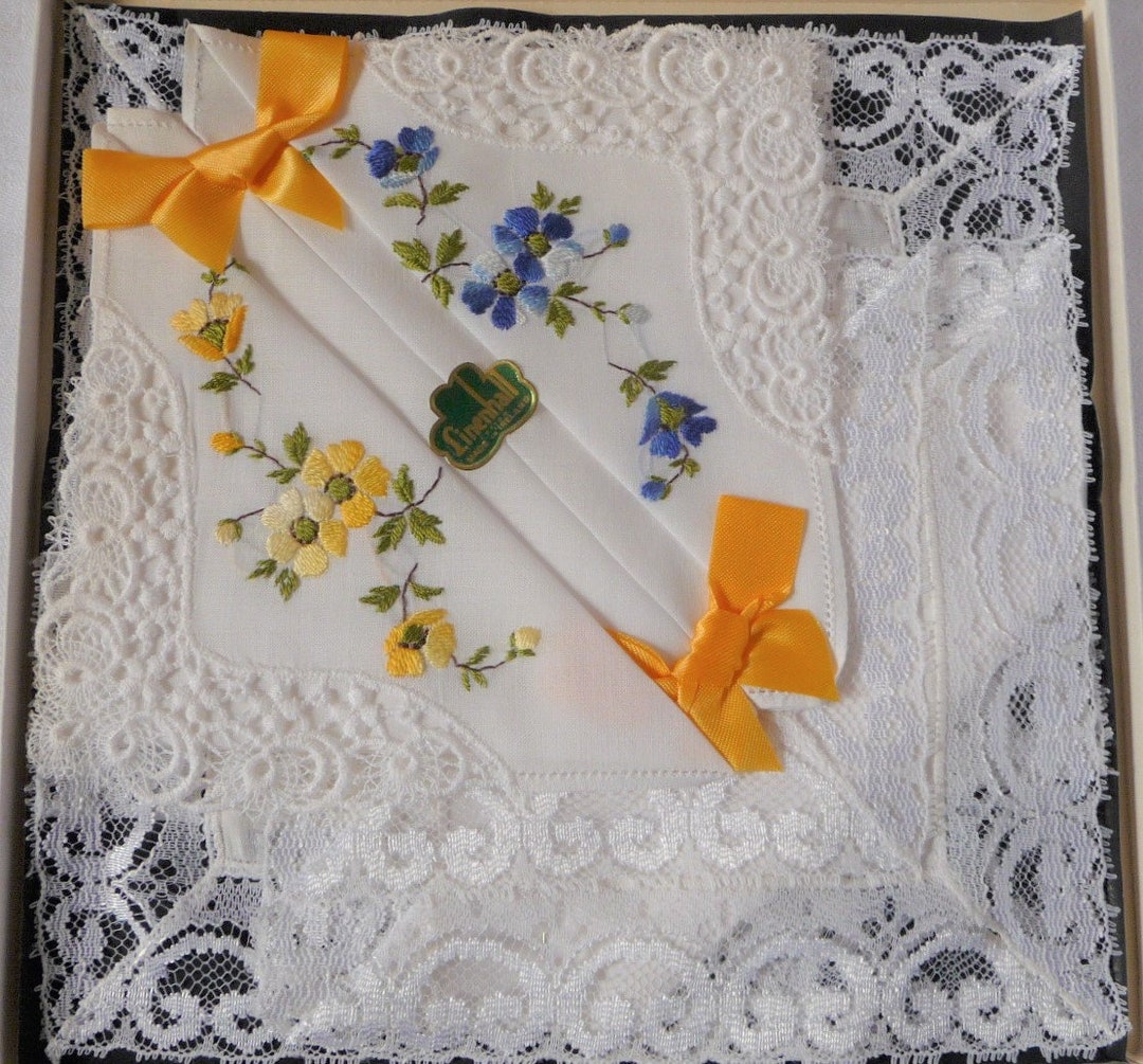 Vintage Boxed Set Ladies Embroidered Handkerchiefs (4) Lace Borders ...