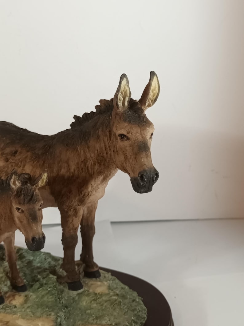 Figura de burro de la colección Leonardo, yegua y potro, cerámica mate ...