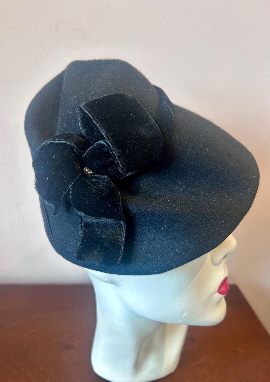 1940s Black Felt Hat: Robin Hood Style Velvet Trim, Art Deco - Etsy
