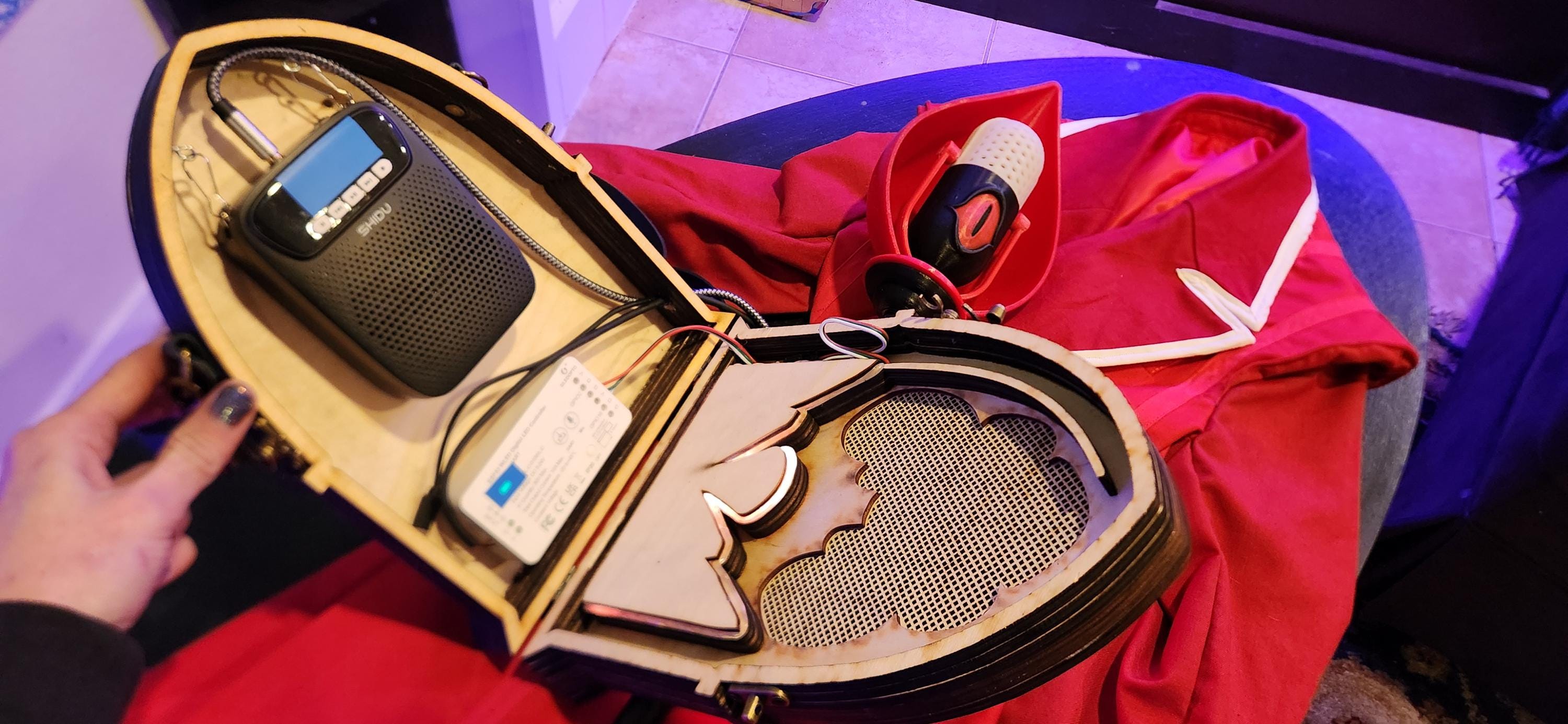 Alastor Radio Cosplay Prop: Laser Cut Wooden Clam Shell Bag - Etsy