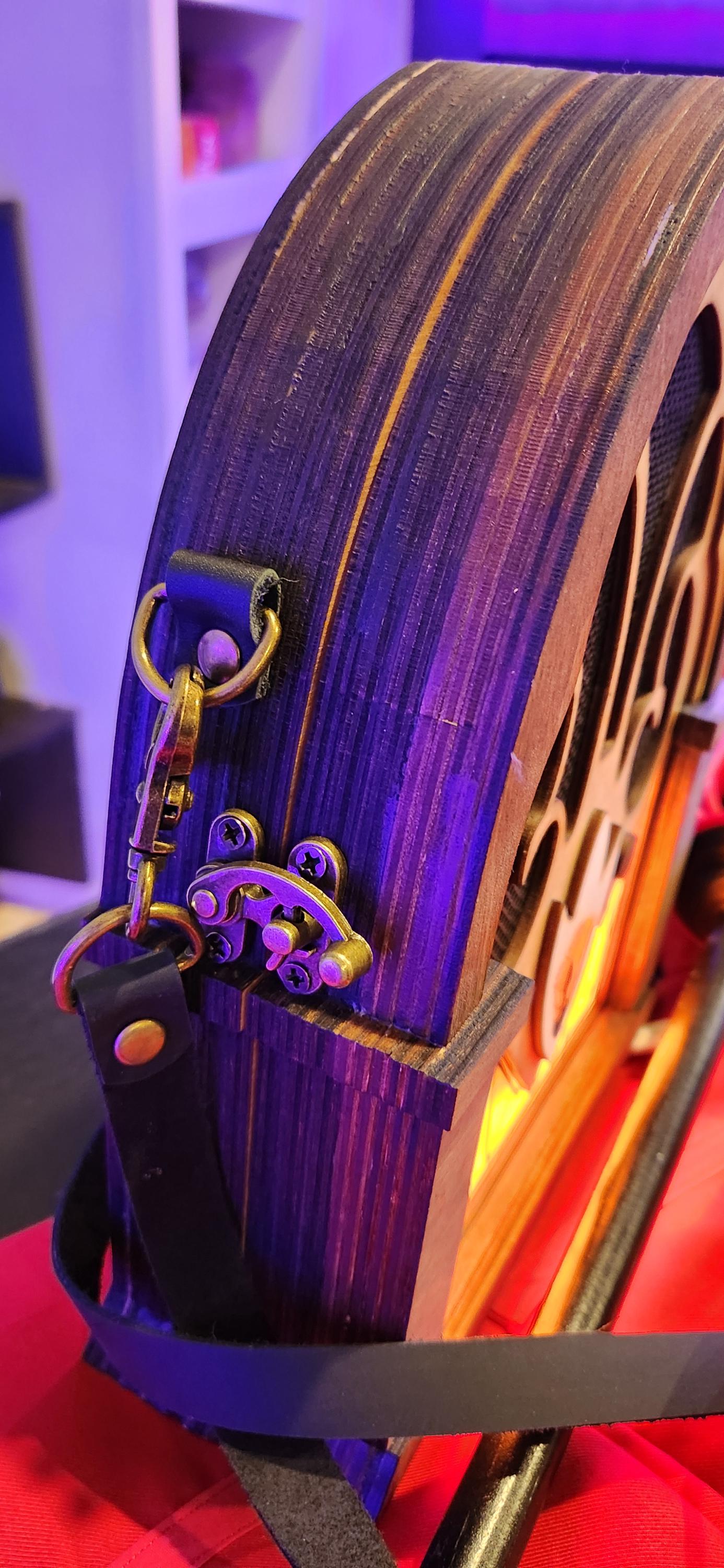 Alastor Radio Cosplay Prop: Laser Cut Wooden Clam Shell Bag - Etsy