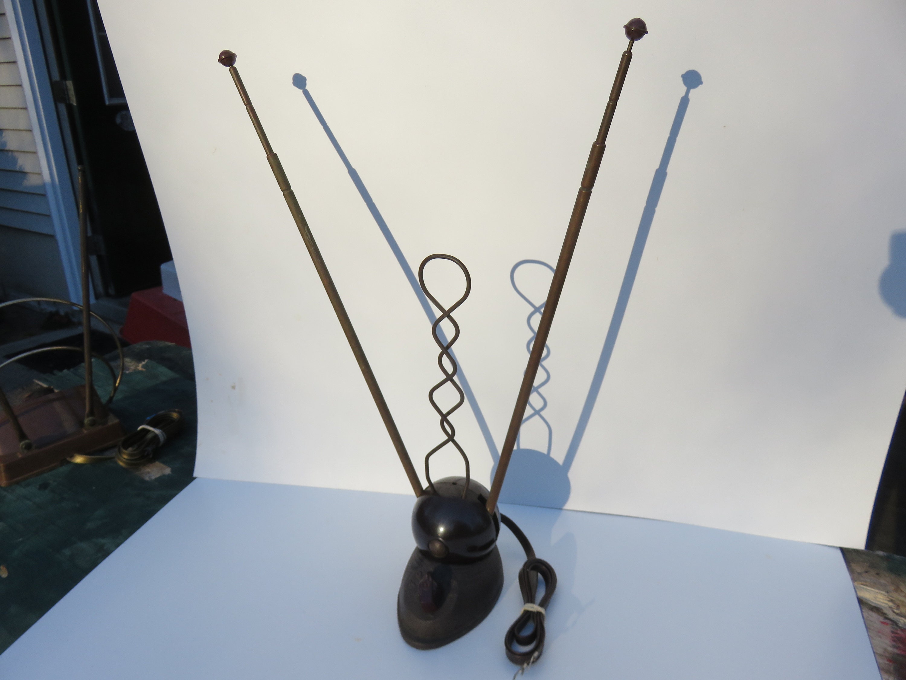 Vintage Rabbit Ear TV Antenna Bakelite & Metal Base W/ Telescoping Arms ...