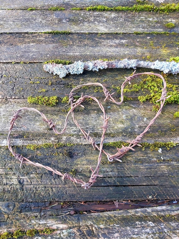Barbed Wire Heart Rusted Wire Decor Set Rusty Metal Heart Barb Wire Art Rustic Home Decor Wedding Decoration Simple Primitive Recycled Art Etsy UK
