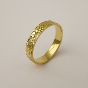 Rustic Gold Wedding Band, 14K / 18K Solid Gold Wedding Band for Men and ...