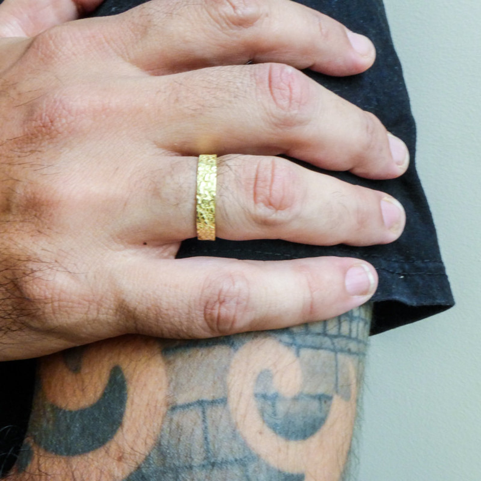 Rustic Gold Wedding Band, 14K / 18K Solid Gold Wedding Band for Men and ...