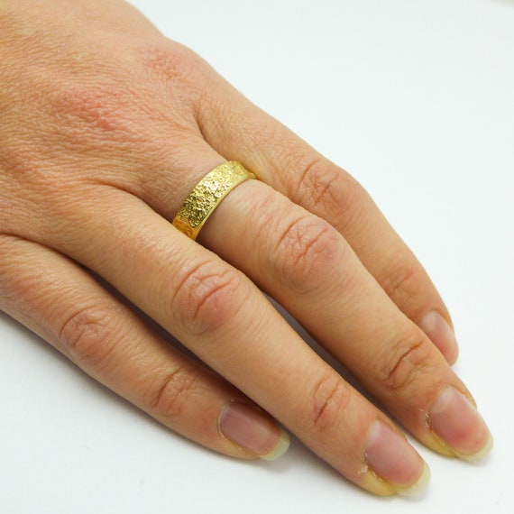 Mens textured gold wedding band store