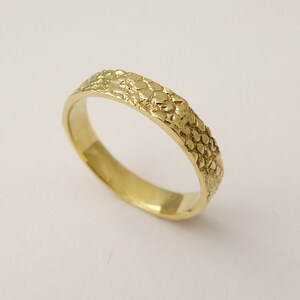 Rustic Gold Wedding Band, 14K / 18K Solid Gold Wedding Band for Men and ...