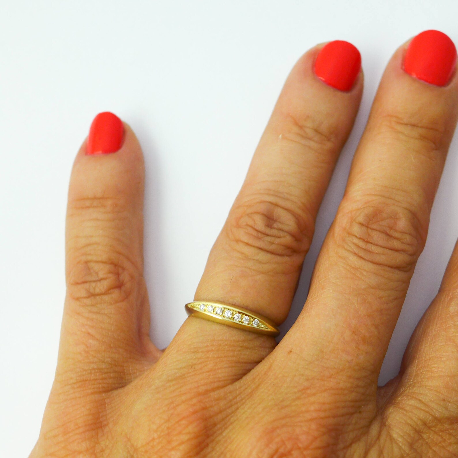Delicate 14K / 18K Solid Gold and Diamonds Wedding Ring for - Etsy