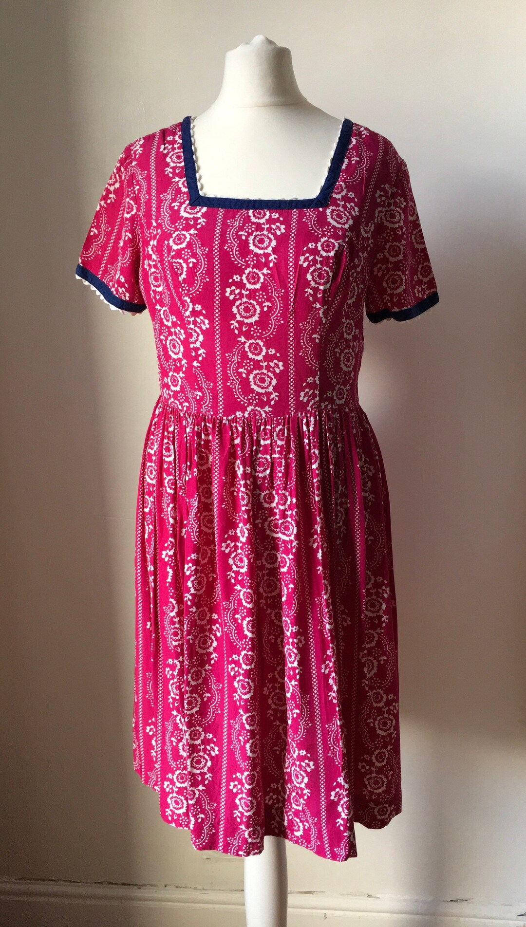Vintage 1960s 1970s Does 1930s 1940s Dirndl Tracht Folk Style Fuchsia ...
