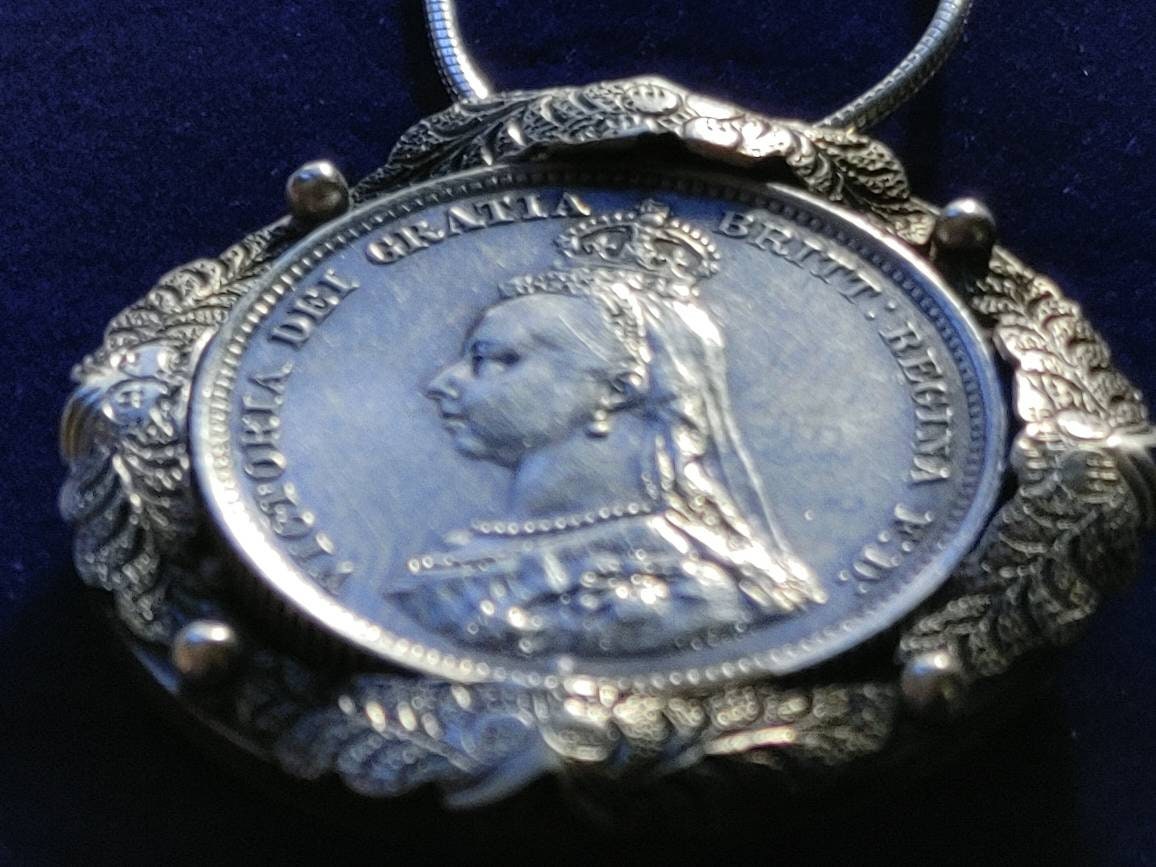 1887 Jubilee Queen Victoria Oakleaf Sterling Silver Shilling Coin ...