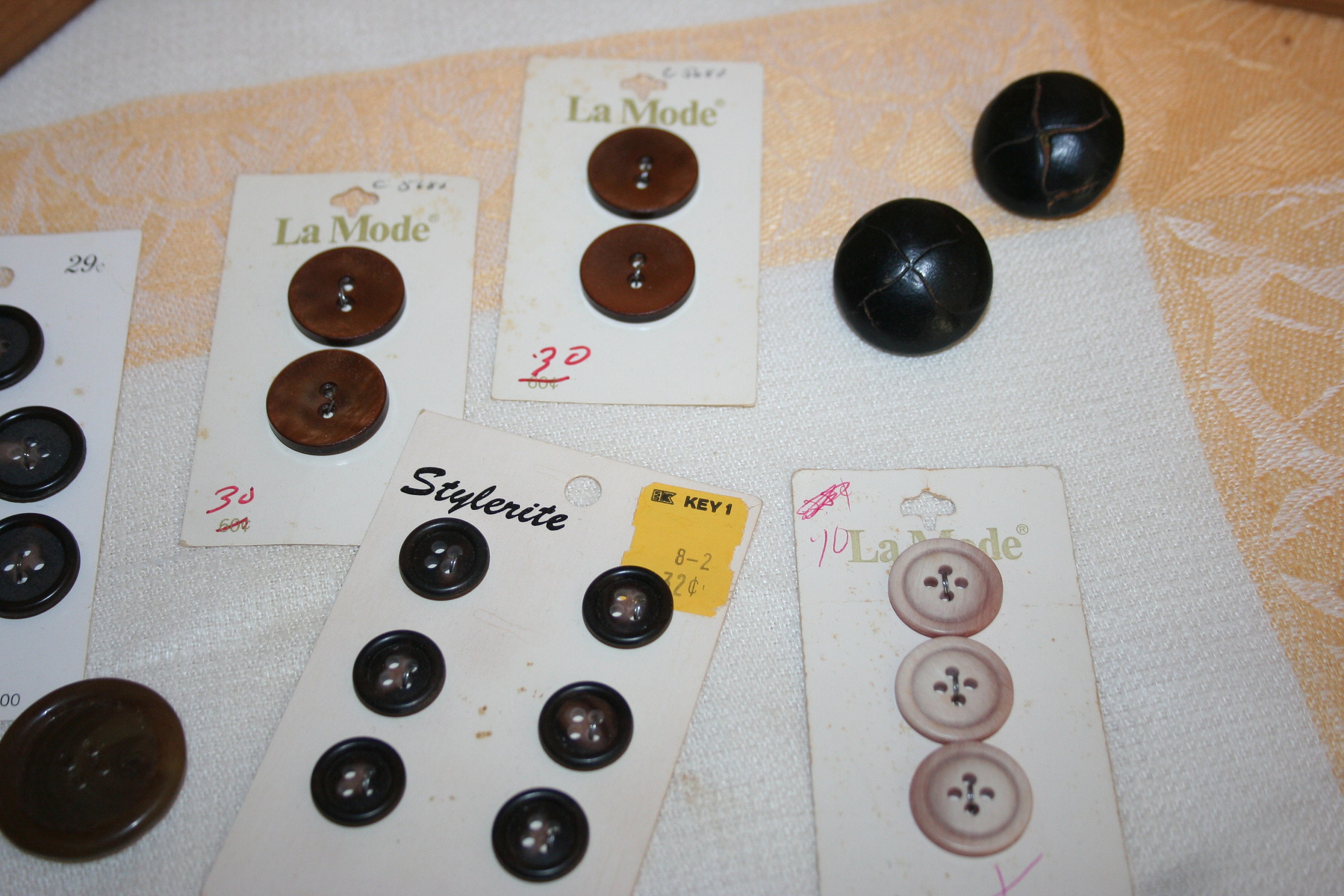 Vintage Lot Assorted Buttons Vintage Unused Buttons on Cards - Etsy