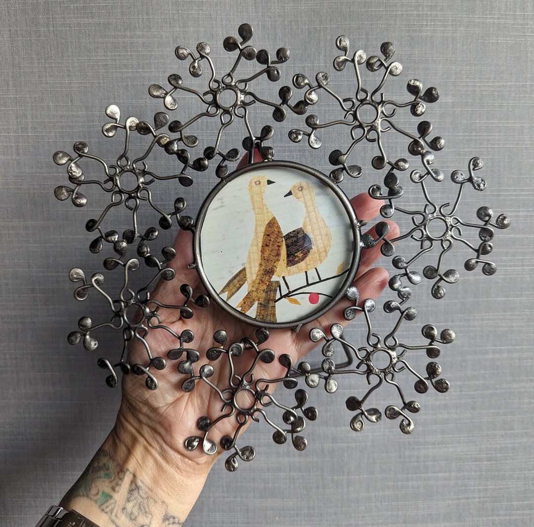 Round Flower Design Picture Frame, Recycled Metal Picture Frame, Unique ...