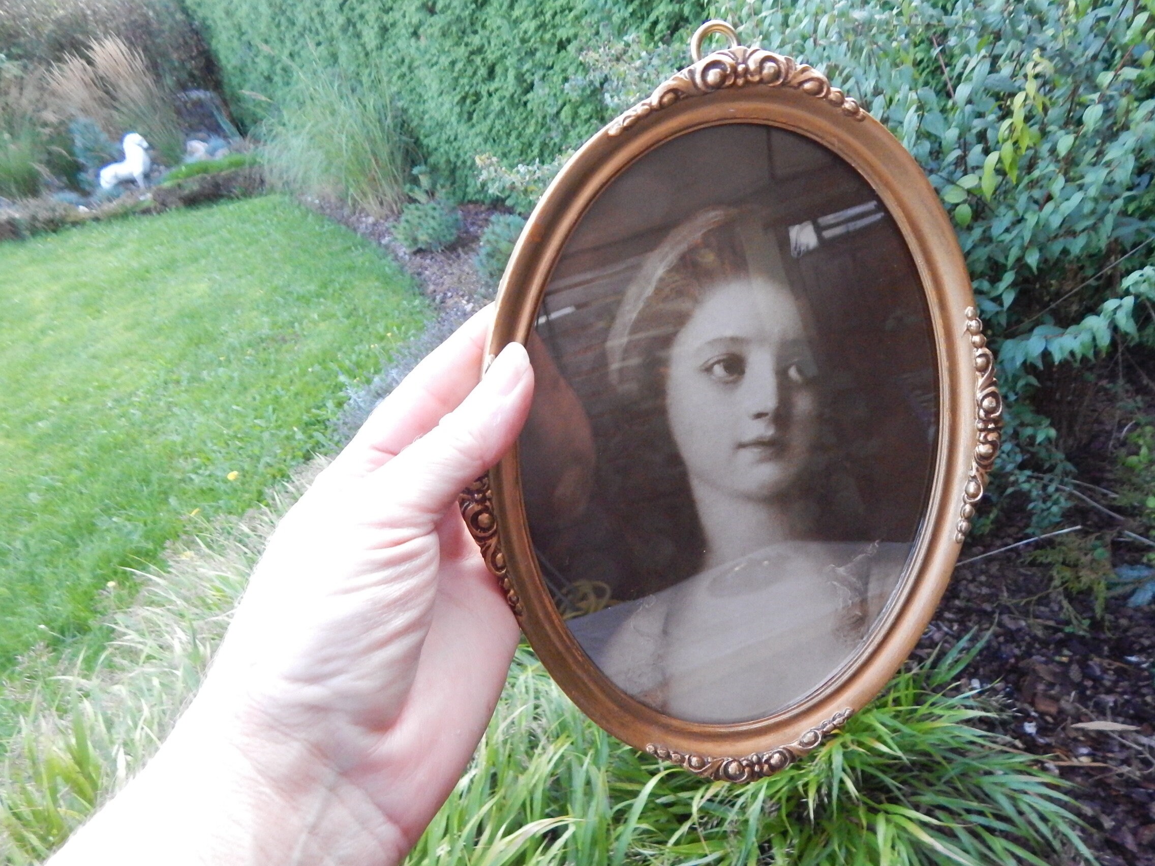 Antique Wooden/ Plaster Picture Frame/ Oval Golden Photo Frame Wall ...