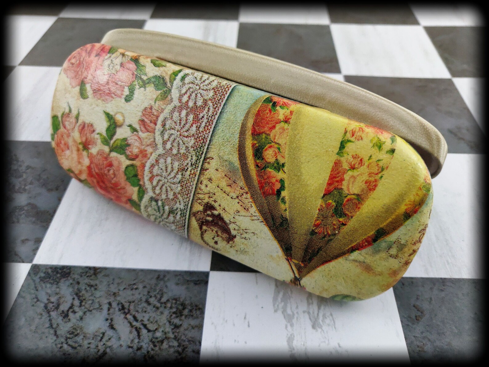 Vintage flower glasses case for women with Balloon and flowers | Etsy